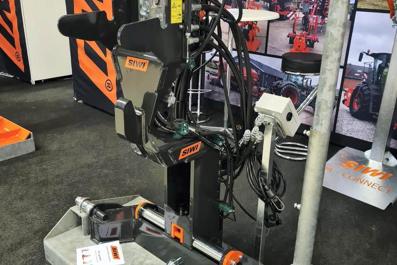 Agromek 2022: SIWI quick-attach Combi-Hitch system - Free